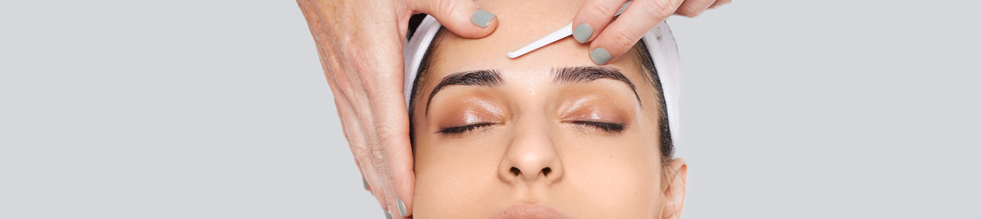 What is Dermaplaning? {How it Works, Procedure, Pros and Cons, Safety}